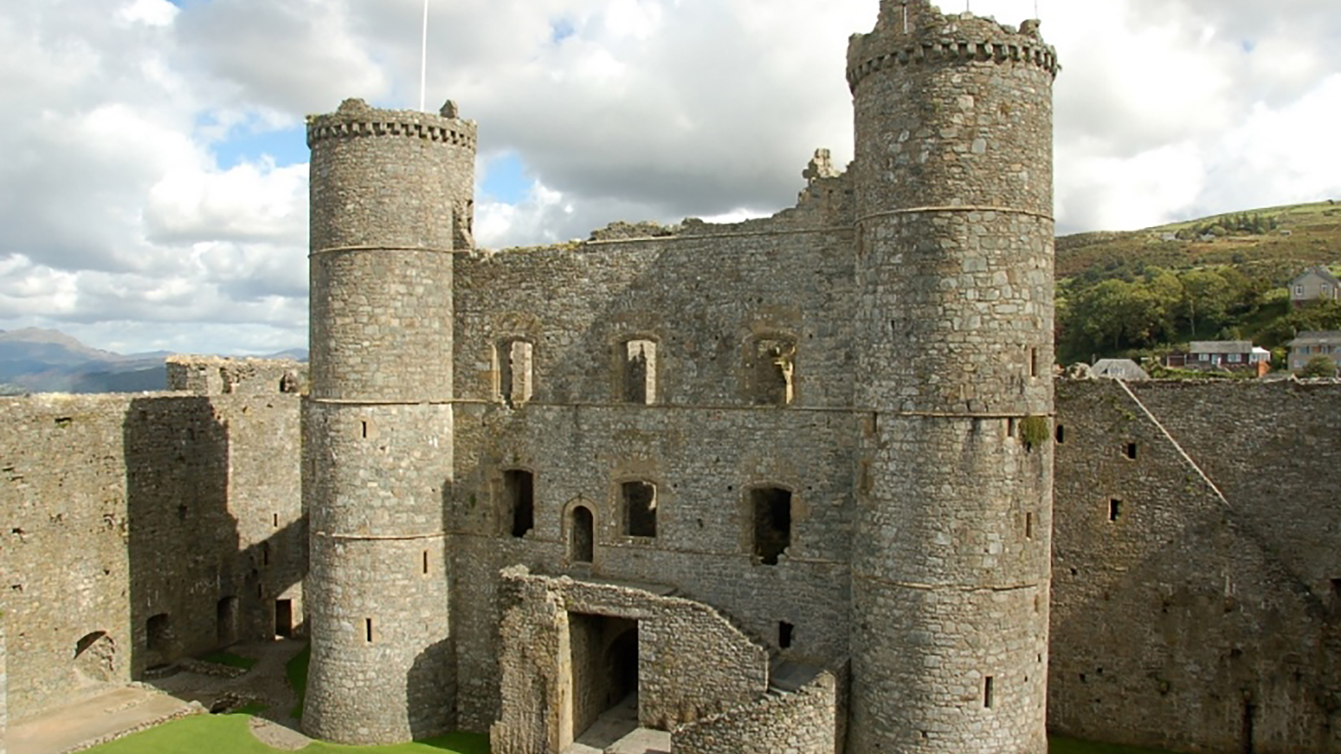 Essential Sites to See on an Archaeology Tour of the UK | Far Horizons